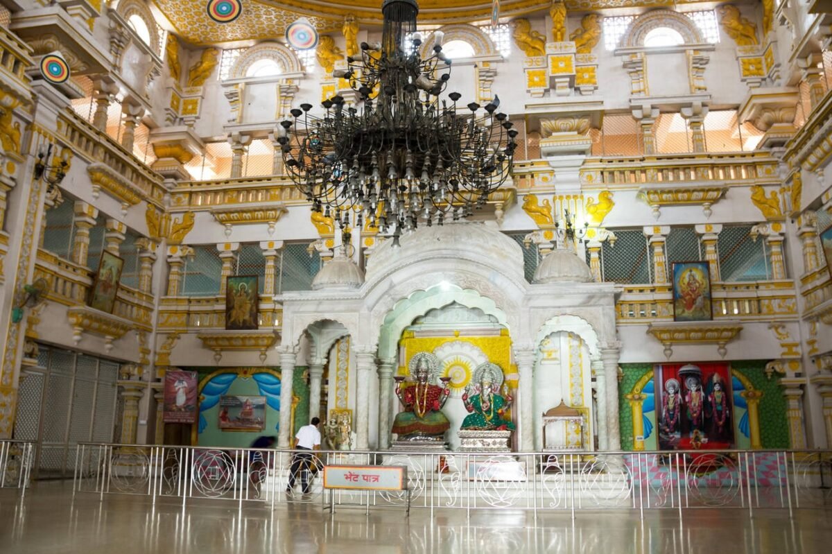 Chhatarpur Mandir A Magnificent Temple of Sacred Grace