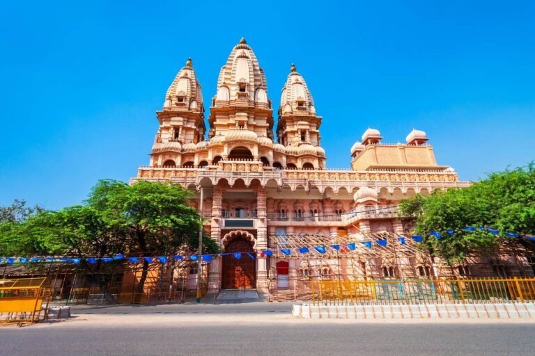 Chhatarpur Mandir A Magnificent Temple of Sacred Grace
